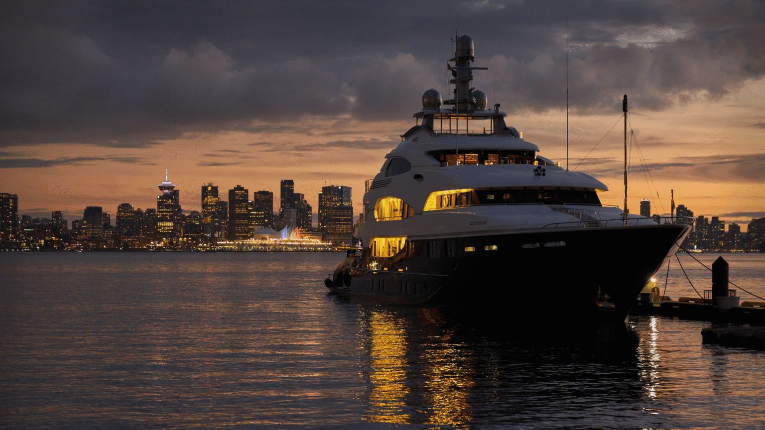 Best Luxury Yachts Charter Dubai | Gulf Yachts Dubai